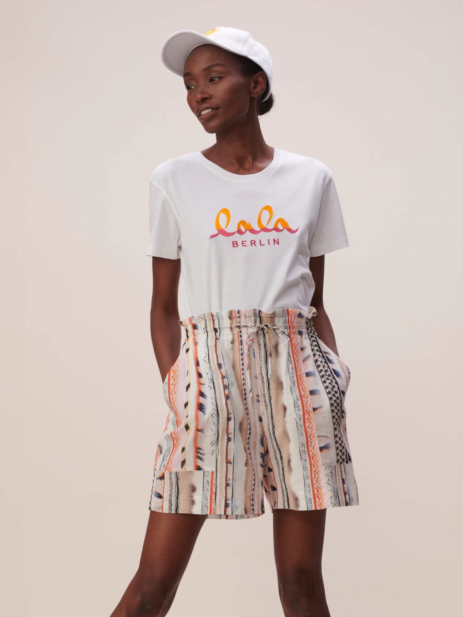 Lala Berlin Cara Logo T Shirt Hvid → Shop Nu